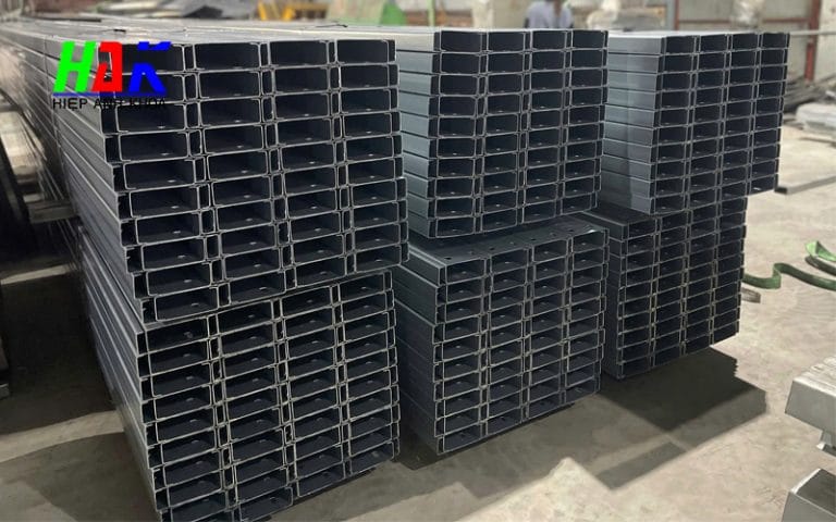 Mẹo Kiểm Tra Chất Lượng Xà Gồ Khi Thuê: 5 Bước Đơn Giản - Giàn Giáo Hiệp Anh Khoa